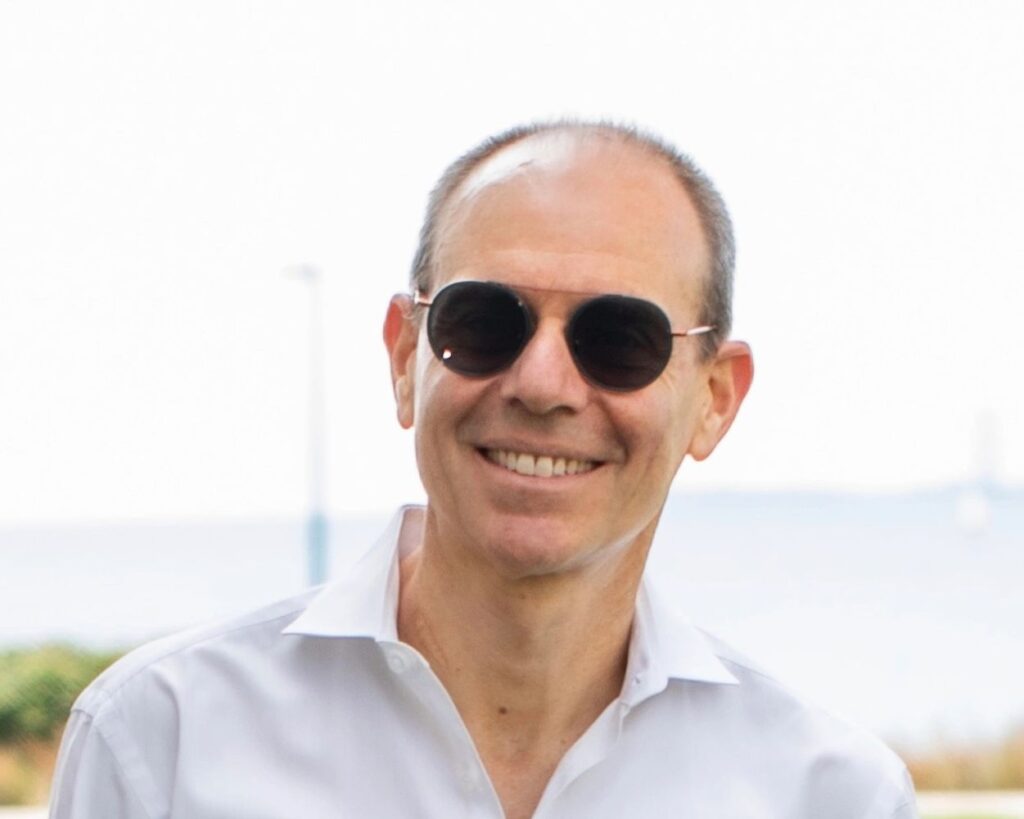 In book on abundance of information, Argentine researcher discusses ...